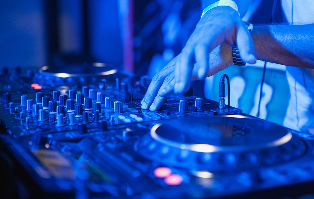 Acts & Performers For Corporate Evening Events - Eventurous
