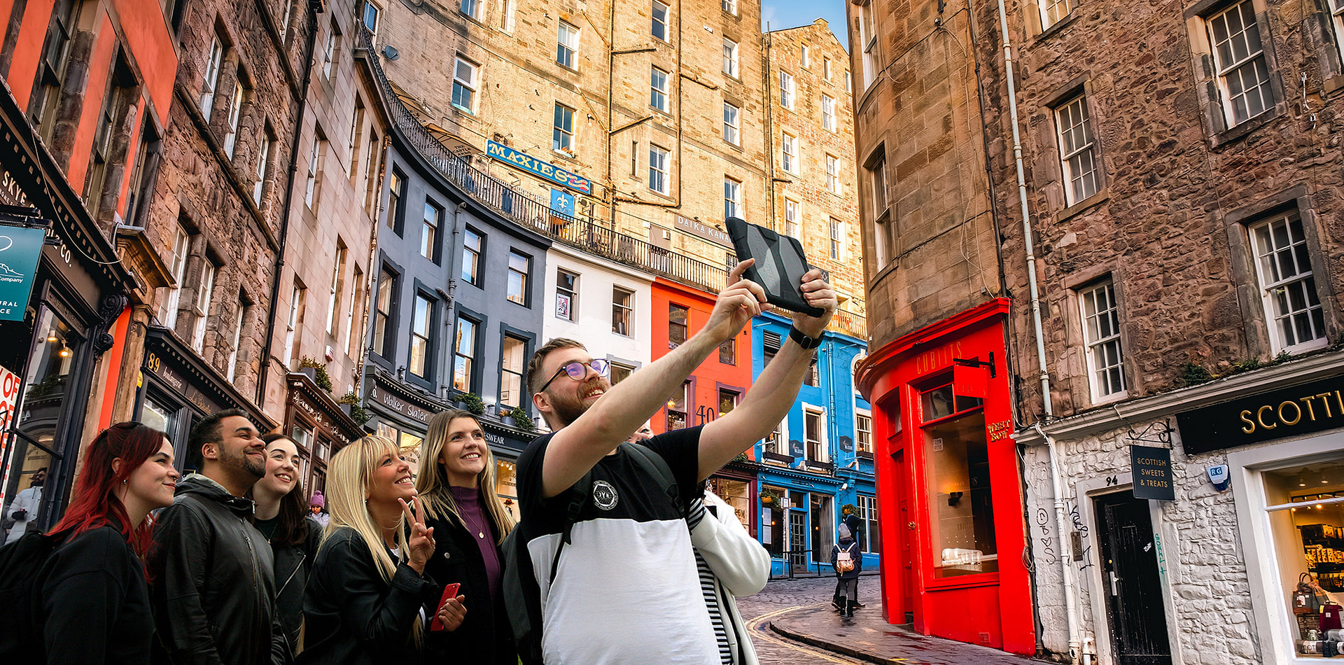 Edinburgh Treasure Hunts - Corporate Team Building Treasure Hunts